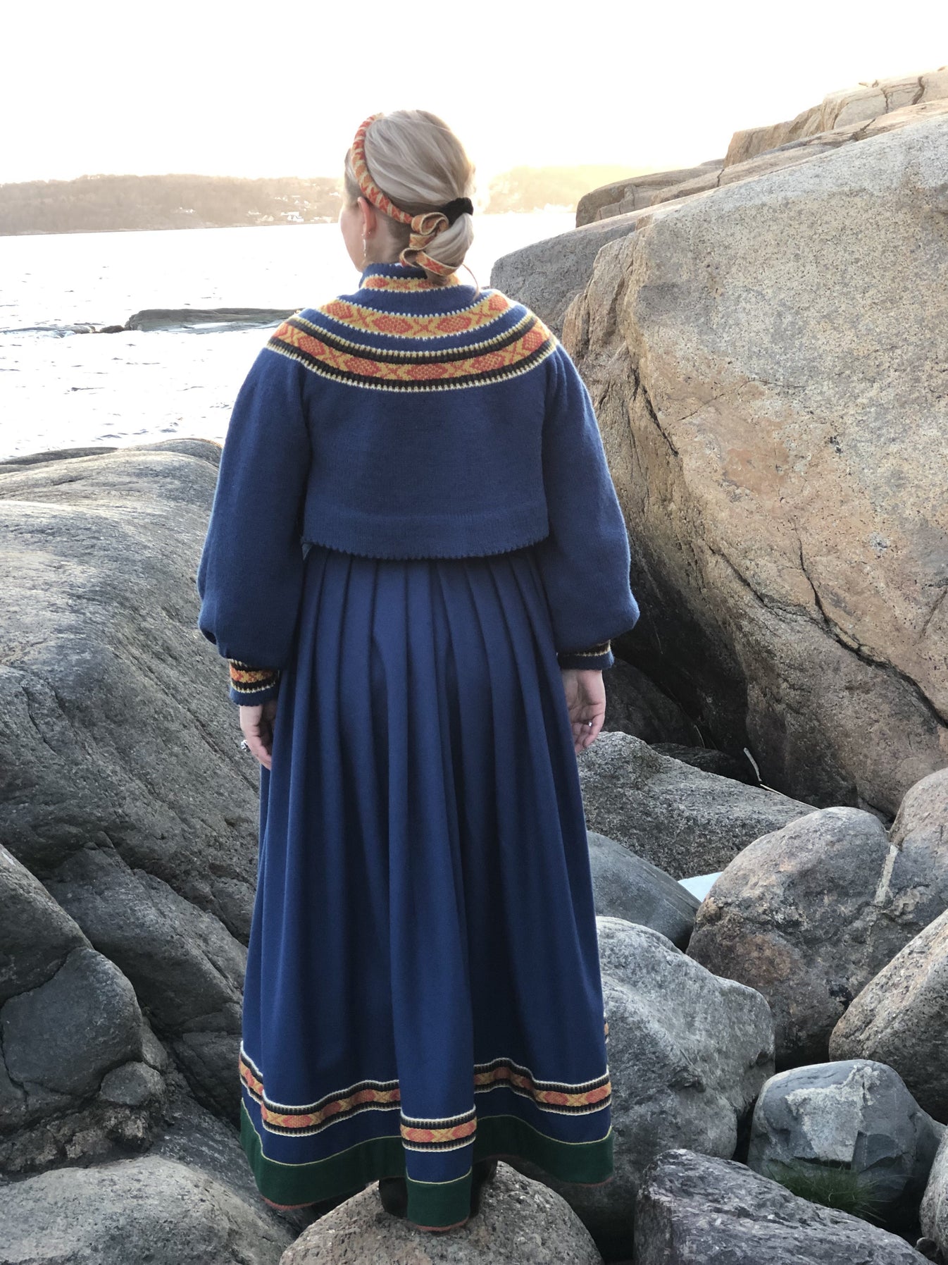 Hilde (Digital) tilpasset Vestfoldbunaden 1932 modell – Bunadstrikk DA